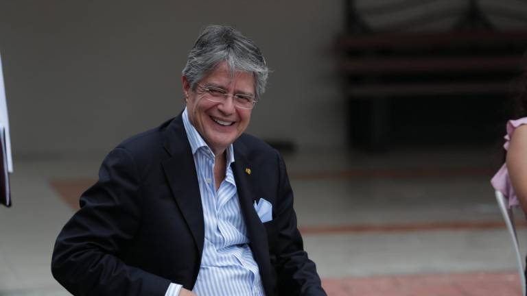 Guillermo Lasso lanza programa de becas para maestrías en universidades ...