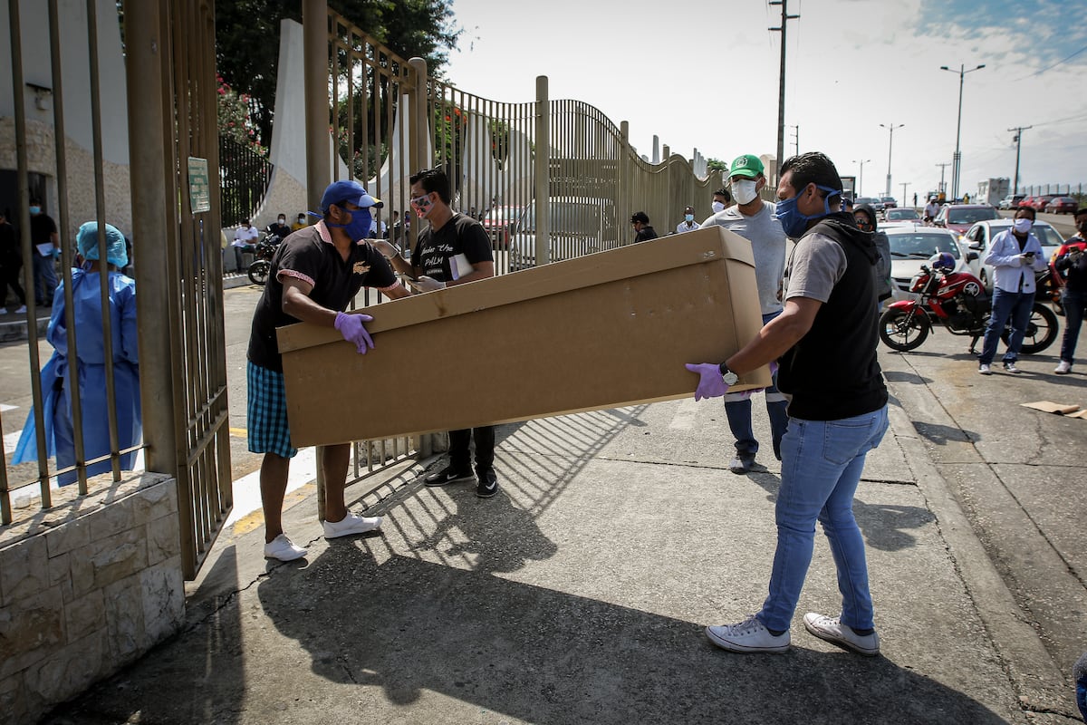 Crisis sanitaria en Ecuador deja escenas indignantes - Shumiral Tv